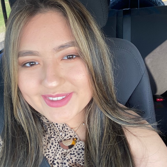 Amalia's Closet (@amalialukkie908) | Poshmark